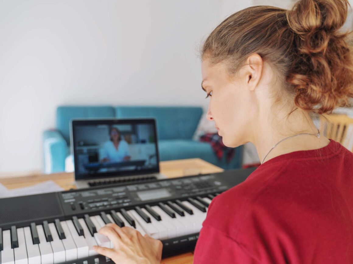 Keyboard lernen mit YouTube: Die besten Tutorials für Anfänger